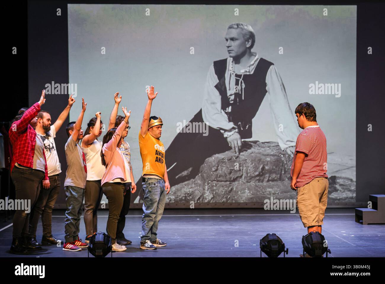 London, UK. 24th Apr, 2025. Álvaro Toledo (Hamlet) with Laurence ...