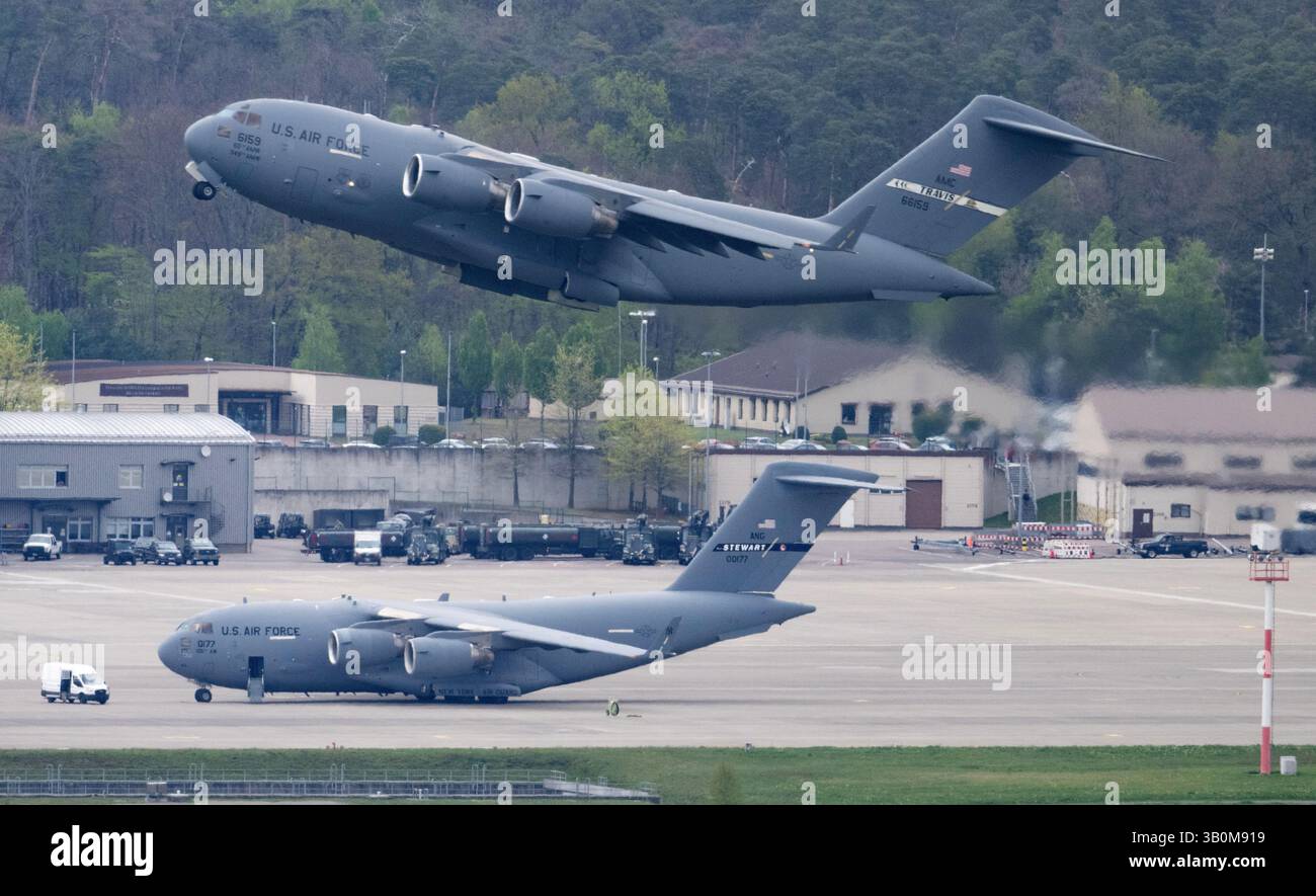 Ramstein, Germany. 24th Apr, 2025. A US Air Force transport plane takes ...