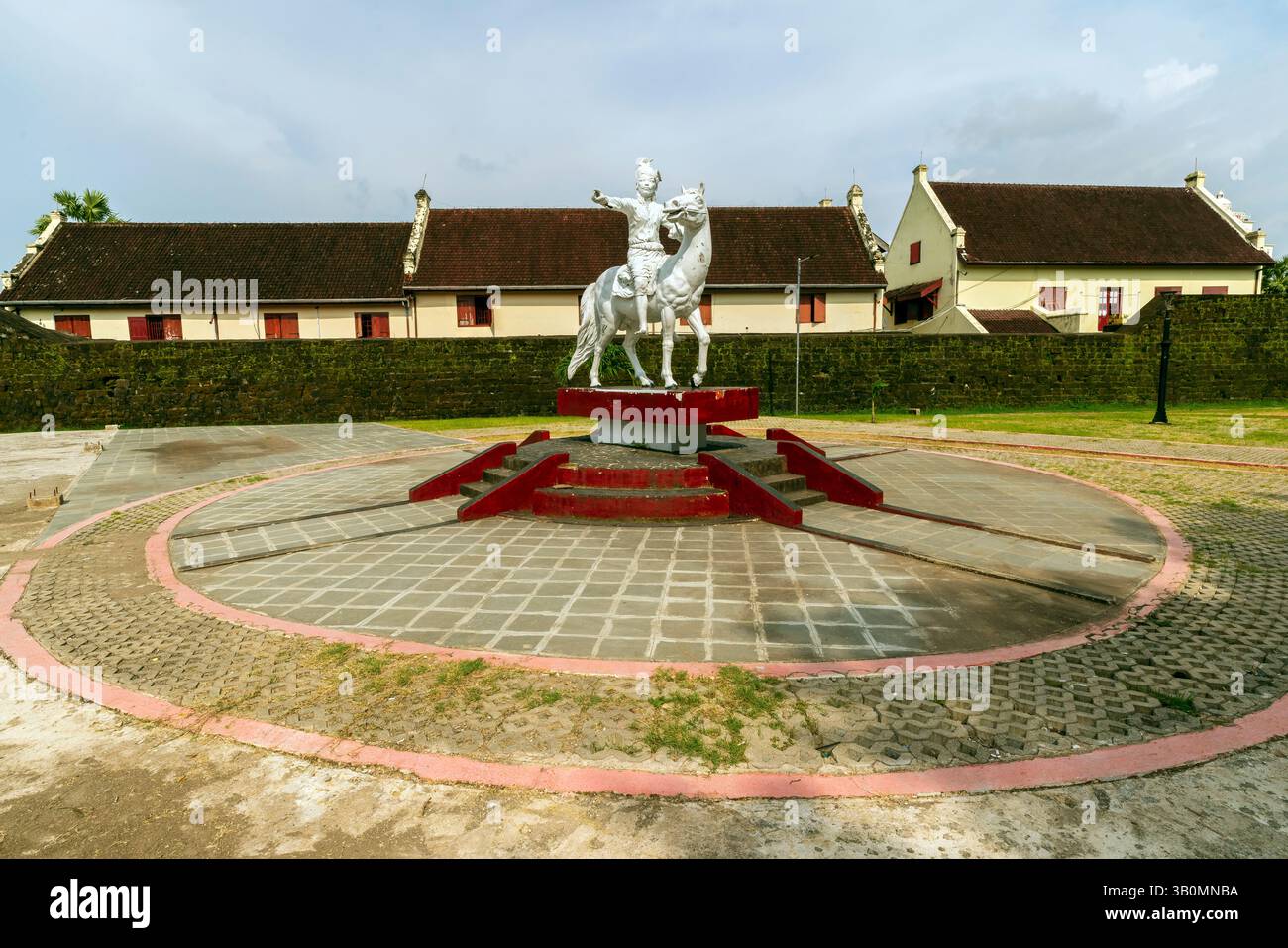 Statue of Sultan Hasanuddin in front of Fort Rotterdam. The Rotterdam ...