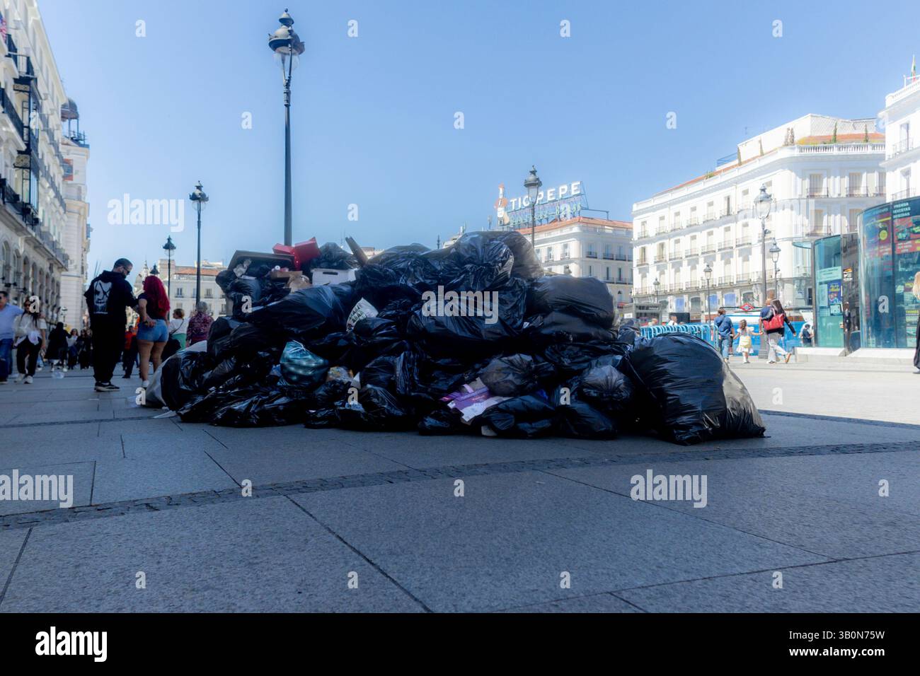 Garbage congestion in the city center on April 24, 2025, in Madrid ...