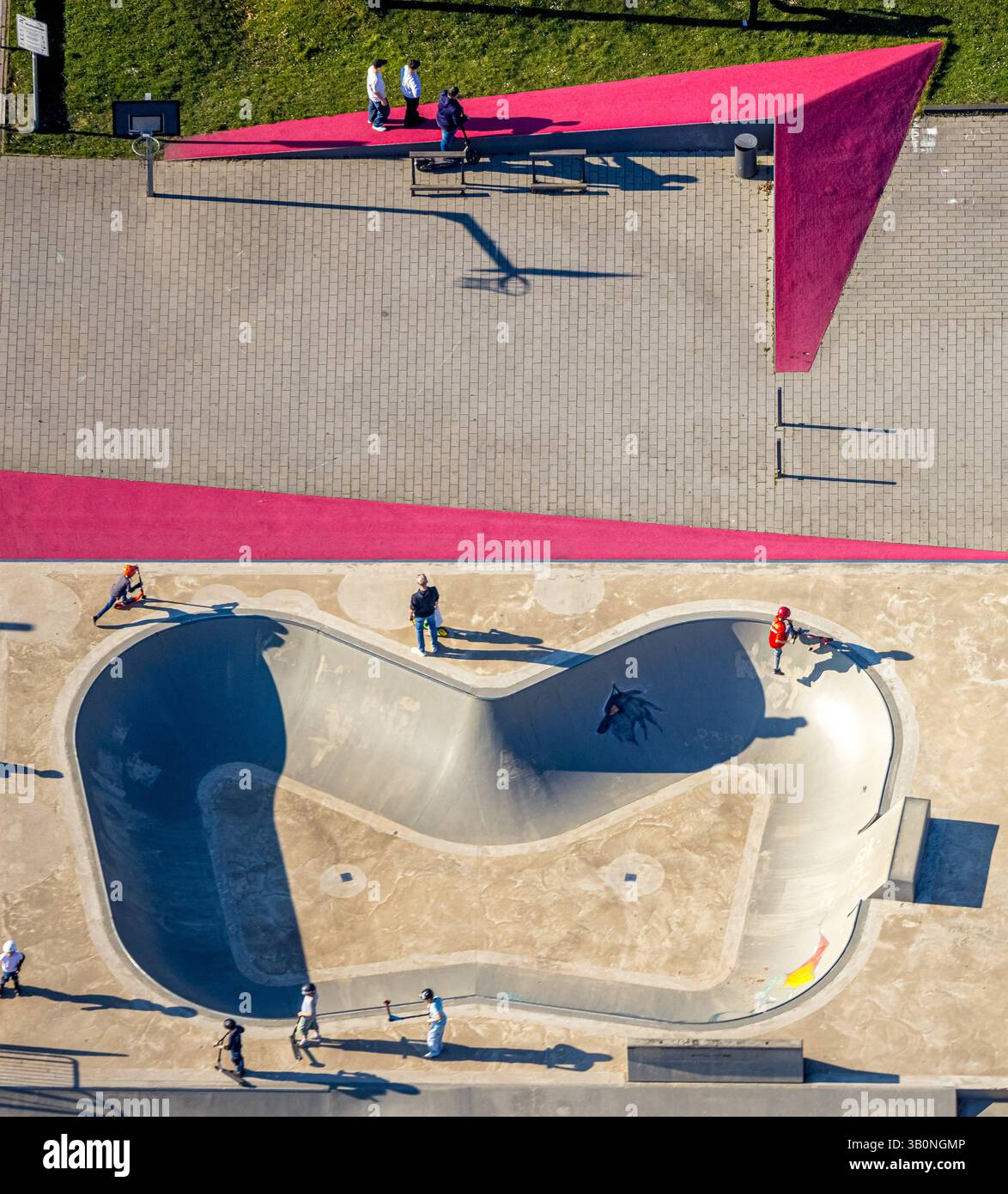 Luftbild, Campusplatz Nord mit Bodenbemalung und Skatepark, Selm ...