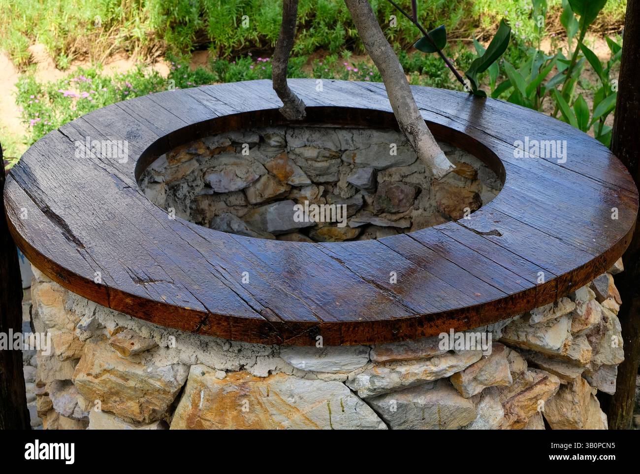 Antique well house hi-res stock photography and images - Alamy
