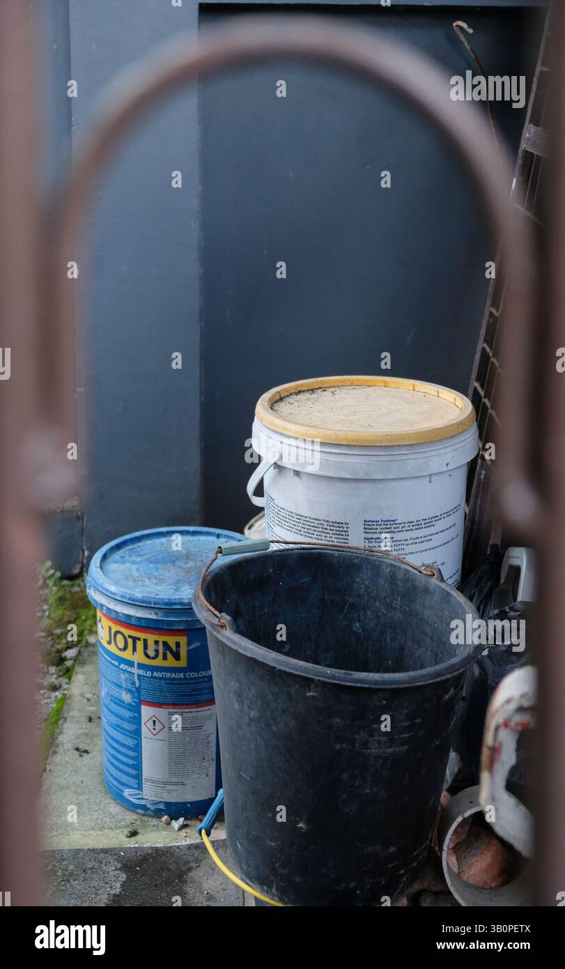 Home waste buckets hi-res stock photography and images - Alamy