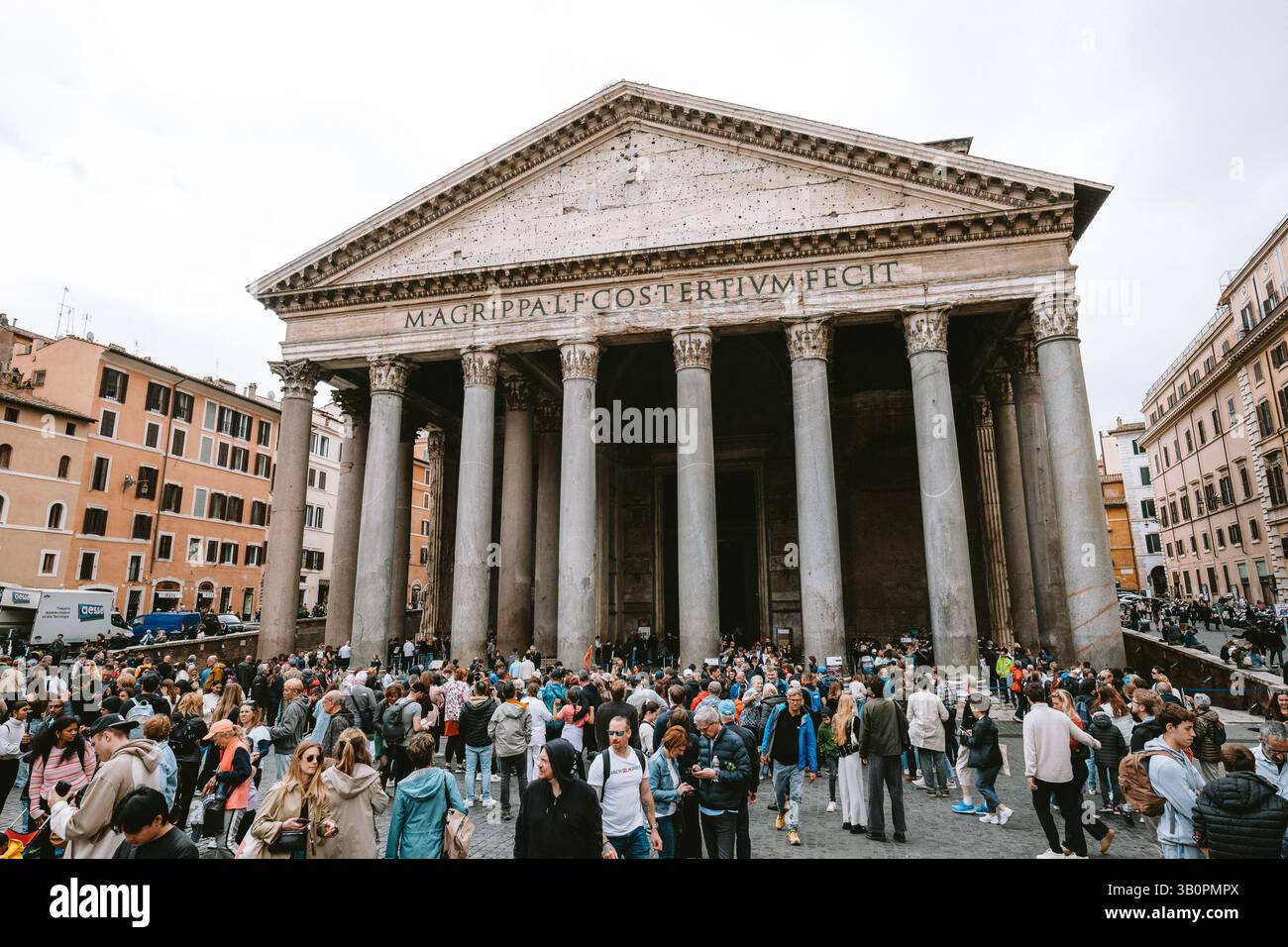 15-04-2025 Rome, Italy. Large crowds of people queuing to buy tickets ...