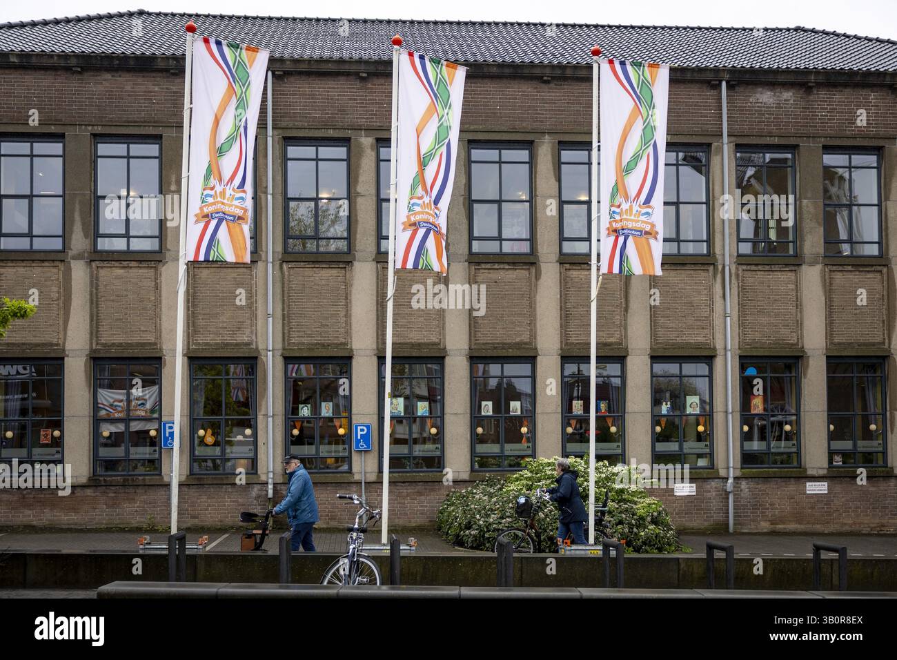 DOETINCHEM - Street decorations in preparation for King's Day. Willem ...