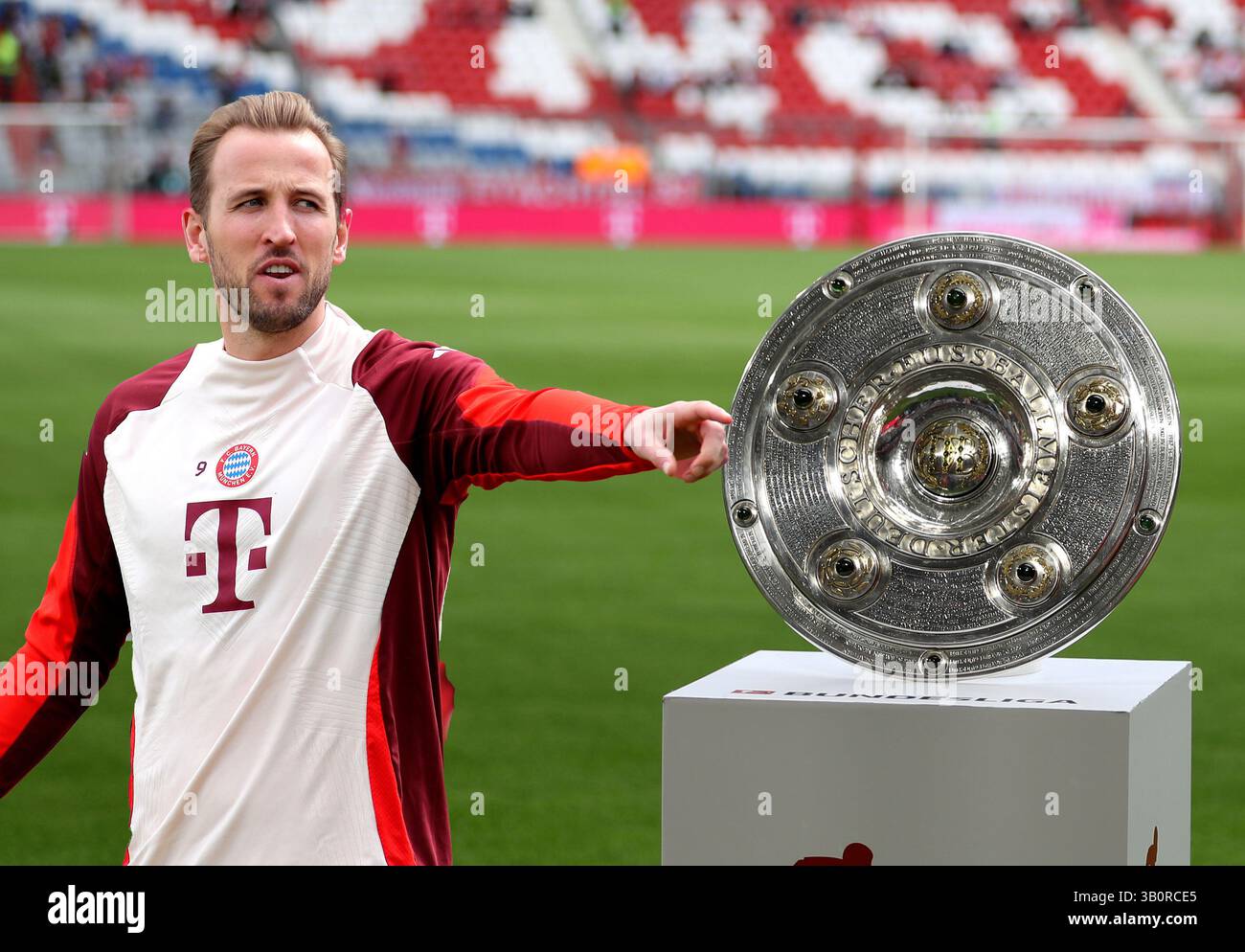 ! ACHTUNG FOTOMONTAGE ! Hier im Bild Harry Kane (FC Bayern München) der ...