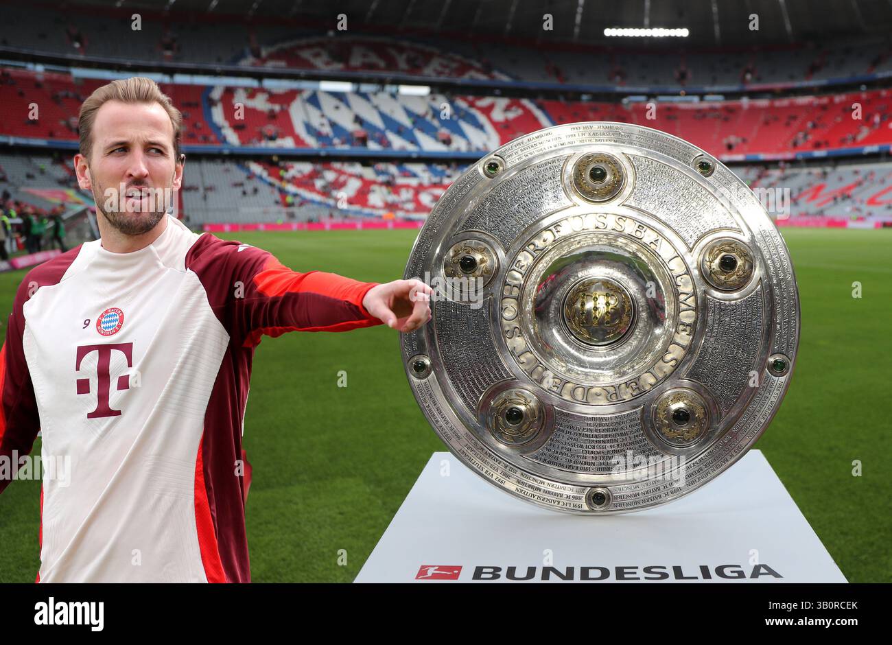 ! ACHTUNG FOTOMONTAGE ! Hier im Bild Harry Kane (FC Bayern München) der ...