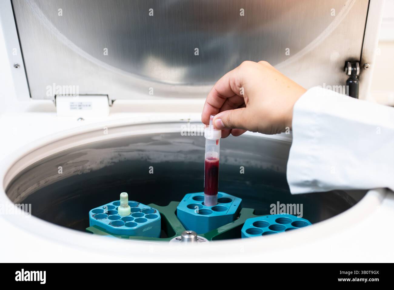 Balingen, Germany. 24th Apr, 2025. Asiye Cal, medical-technical ...