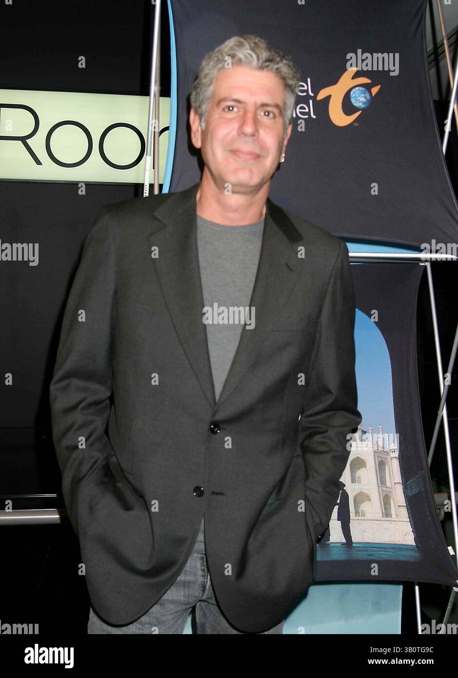 Mike rowe discovery channel hi-res stock photography and images - Alamy