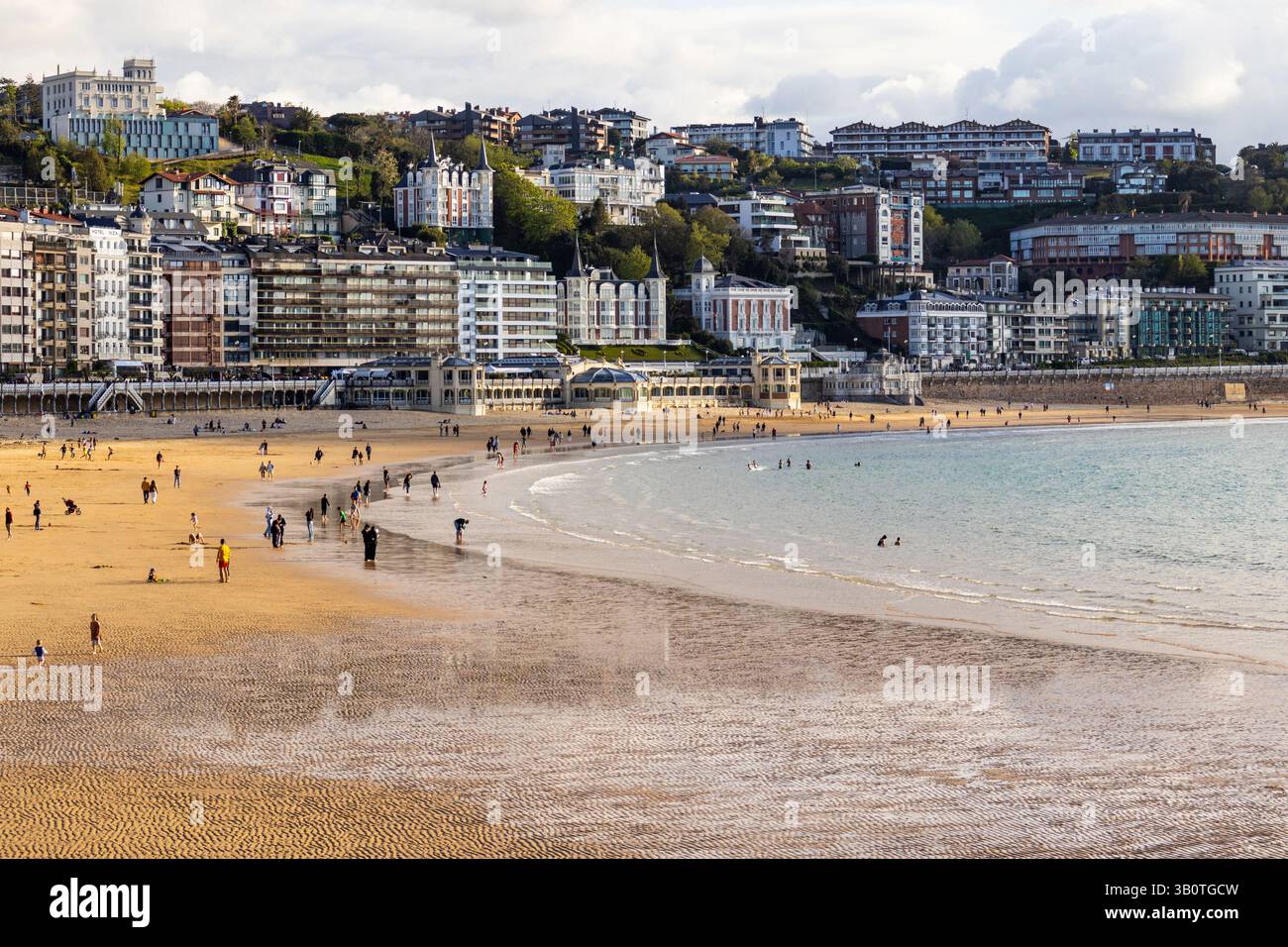 Concha de mar en la arena hi-res stock photography and images - Alamy