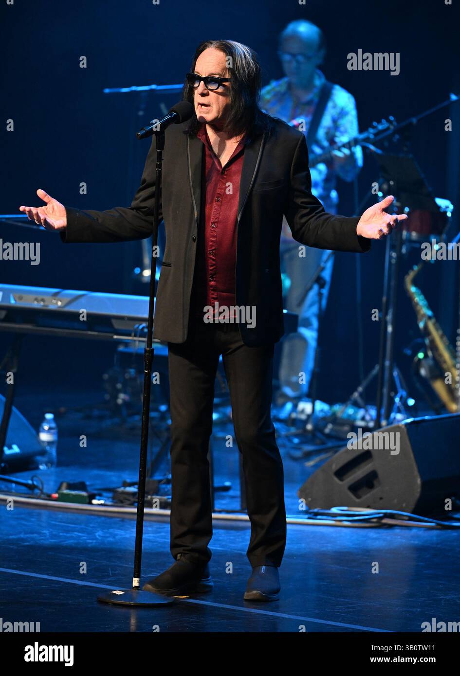 Fort Lauderdale, FL, USA. 23rd Apr, 2025. Todd Rundgren performs during ...