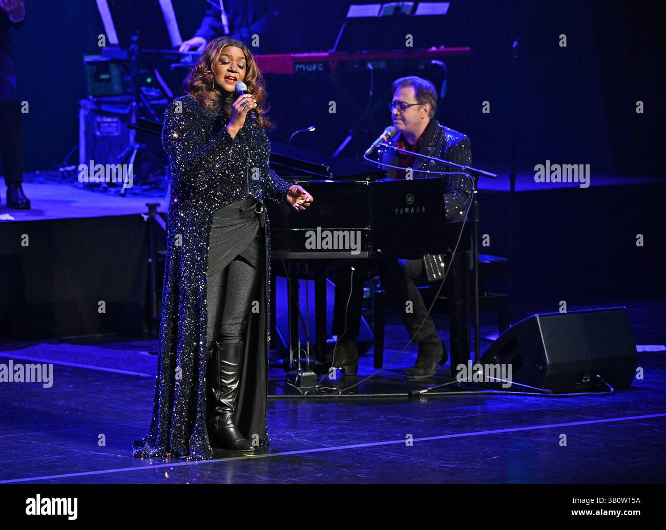 FORT LAUDERDALE, FL - APRIL 23: Wendy Moten and Rob Shirakbari perform ...