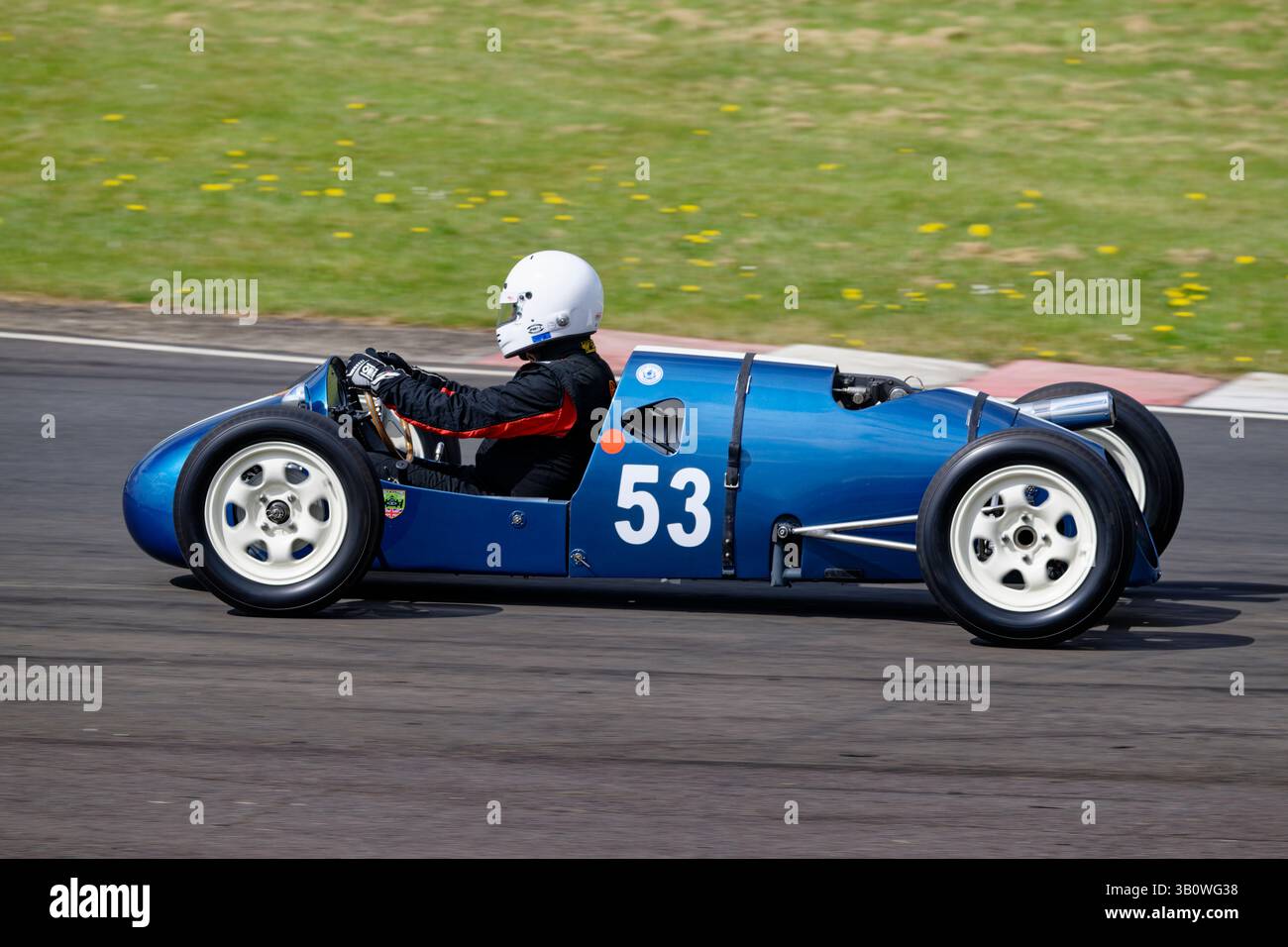 Simon Dedman driving an immaculate 1953 Erskine Staride 500cc Racing ...