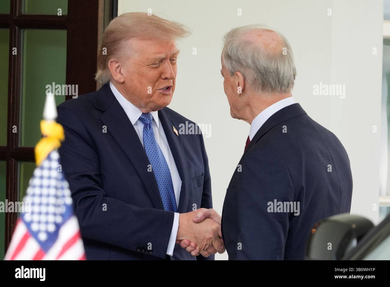 President Donald Trump greets Norwegian Prime Minister Jonas Gahr Støre ...