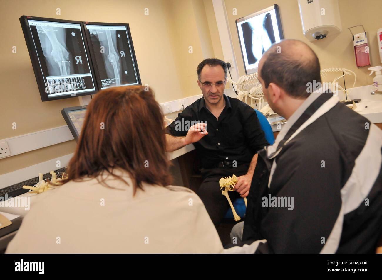 Total hip replacement hi-res stock photography and images - Alamy