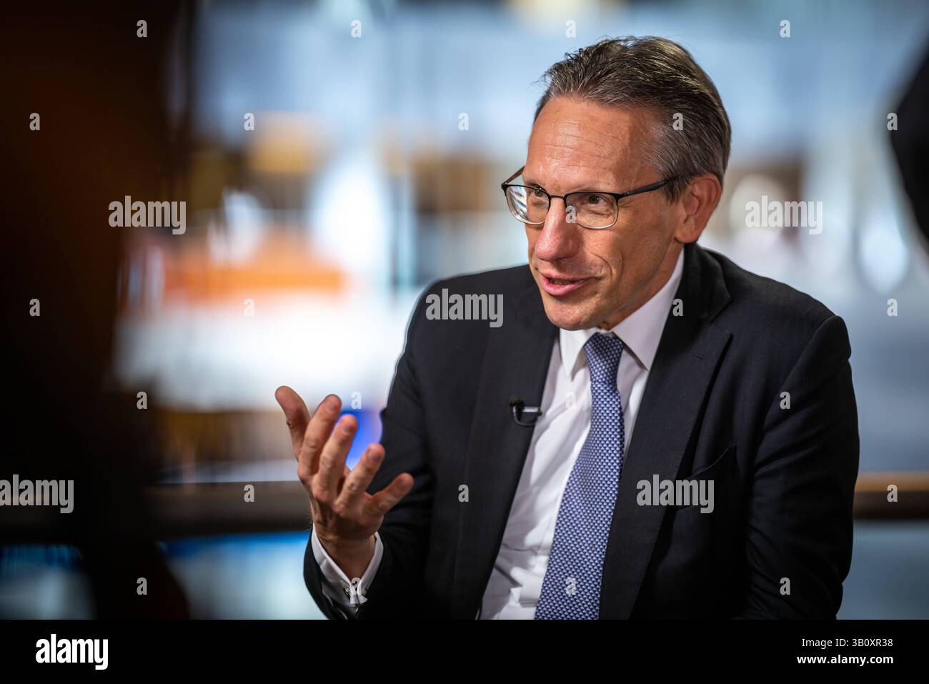 Joerg Kukies, Bundesminister der Finanzen, spricht zu den Medien, im ...