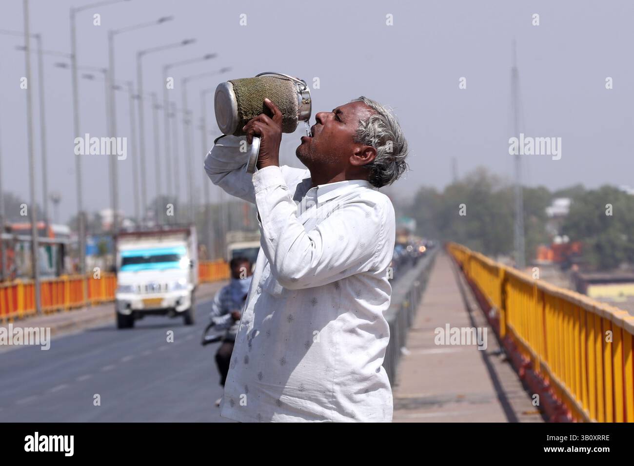 Prayagraj, India. 24 April 2025, people brave heat wave conditions ...