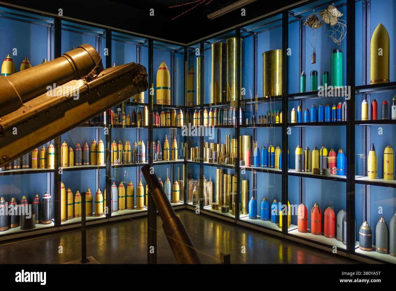 British and German WW1 colour coded artillery shells at WWI ...