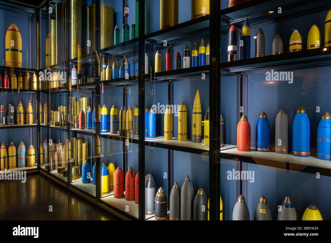 British and German WW1 colour coded artillery shells at WWI ...