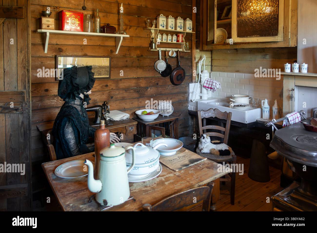 American style wooden emergency house at WW1 Memorial Museum ...