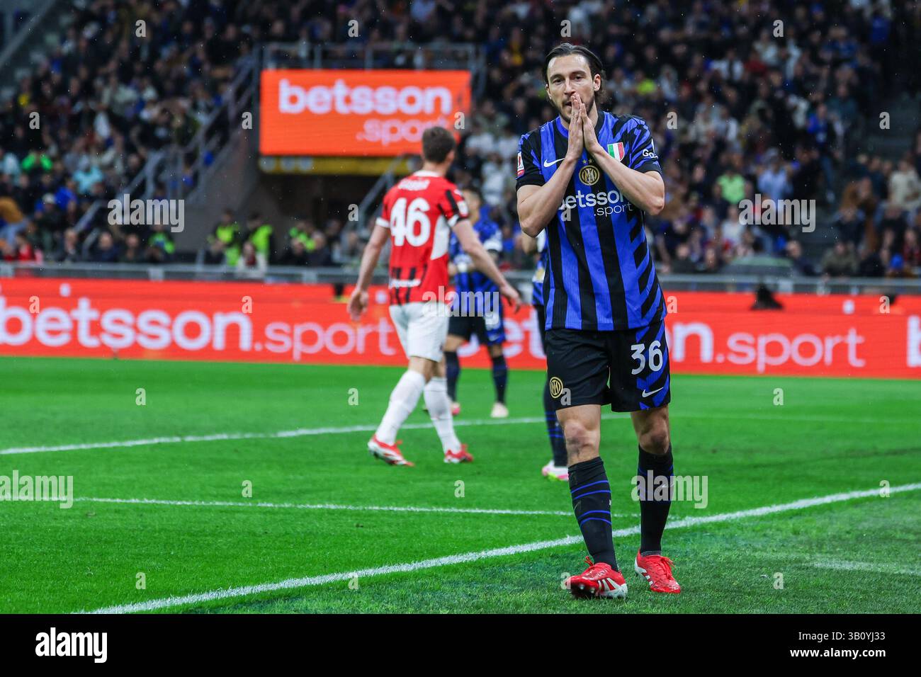 Milan, Italien. 23rd Apr, 2025. Matteo Darmian of FC Internazionale ...