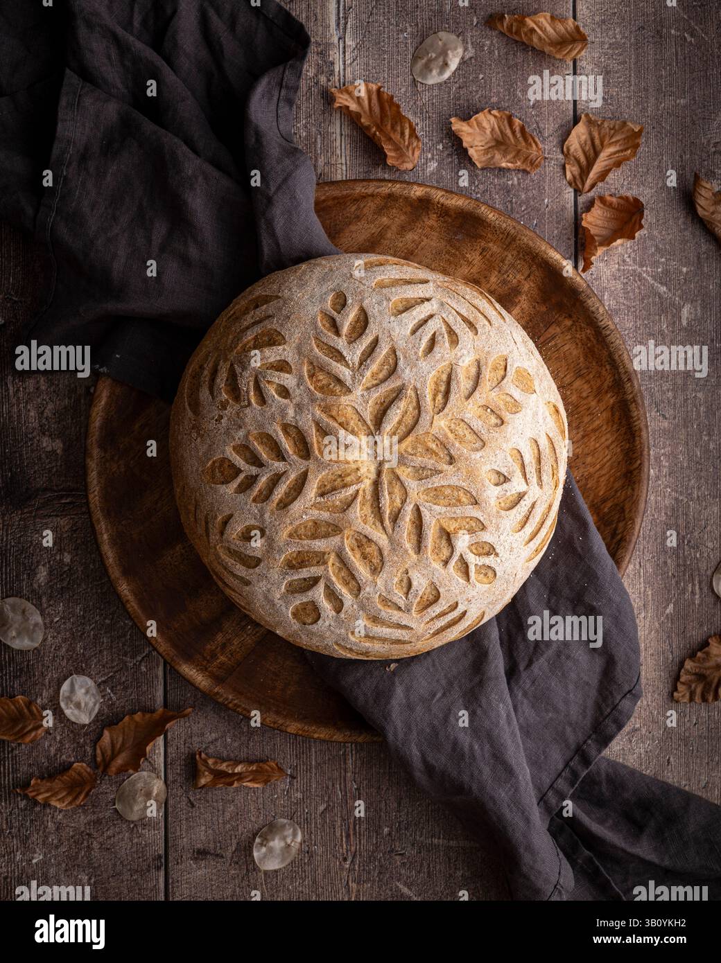 Floured and scored loaf of bread hi-res stock photography and images ...