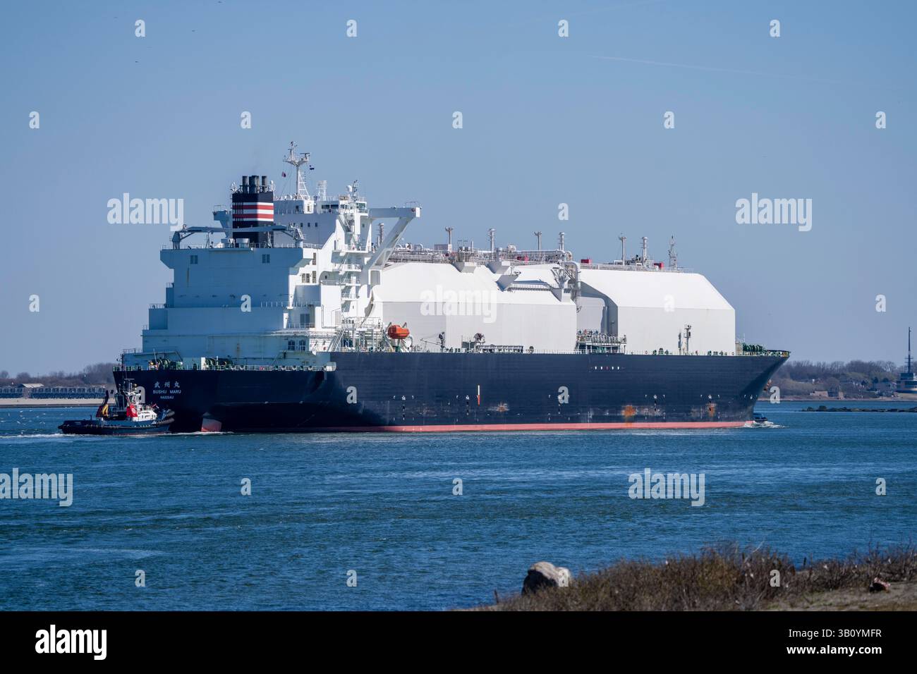 LNG tanker Bushu Maru, sailing under the flag of the Bahamas ...