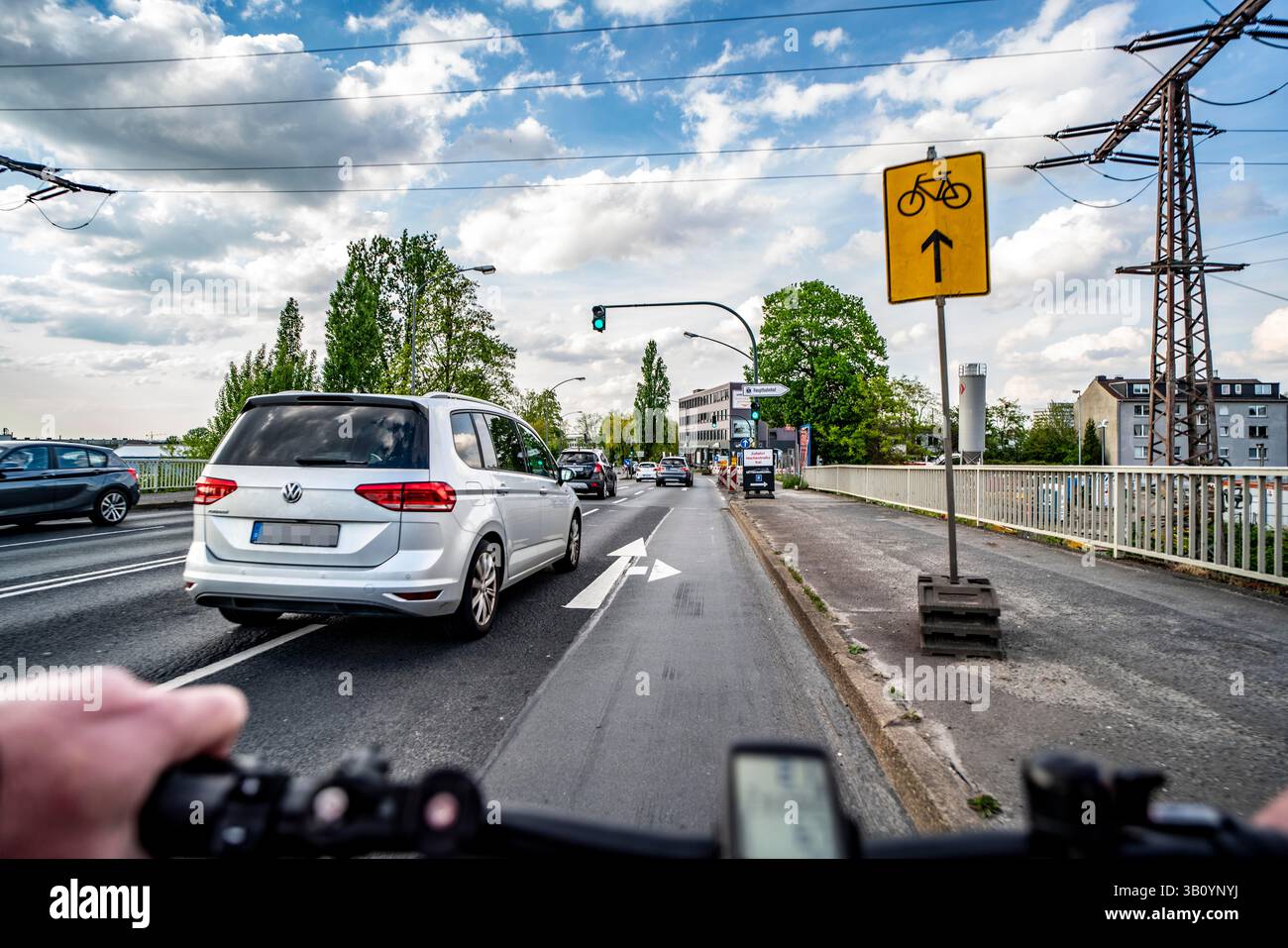 Cycling in the city, inner-city road, no cycle lane, construction site ...