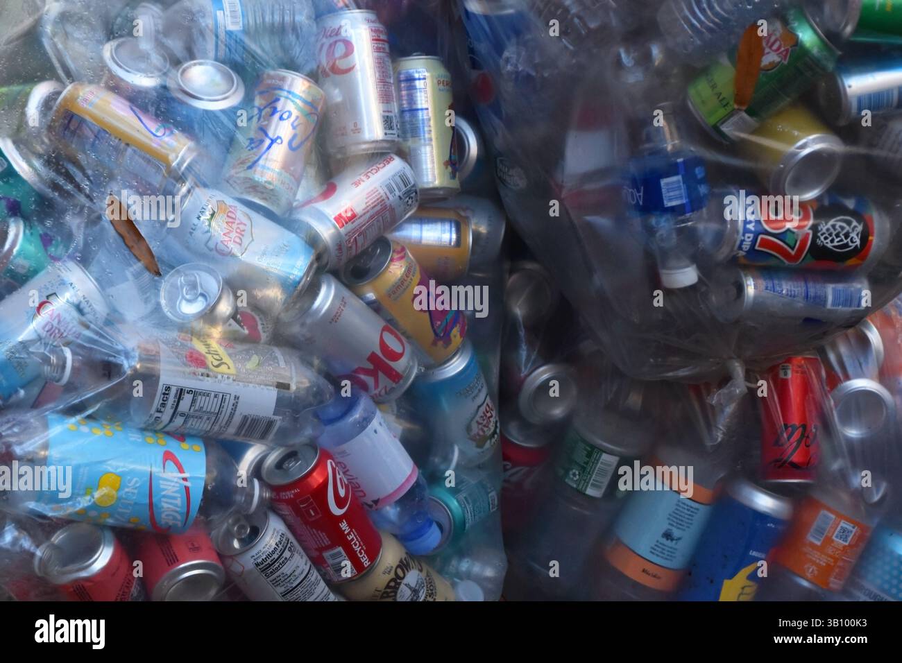 Recycling aluminum soda cans hi-res stock photography and images - Alamy