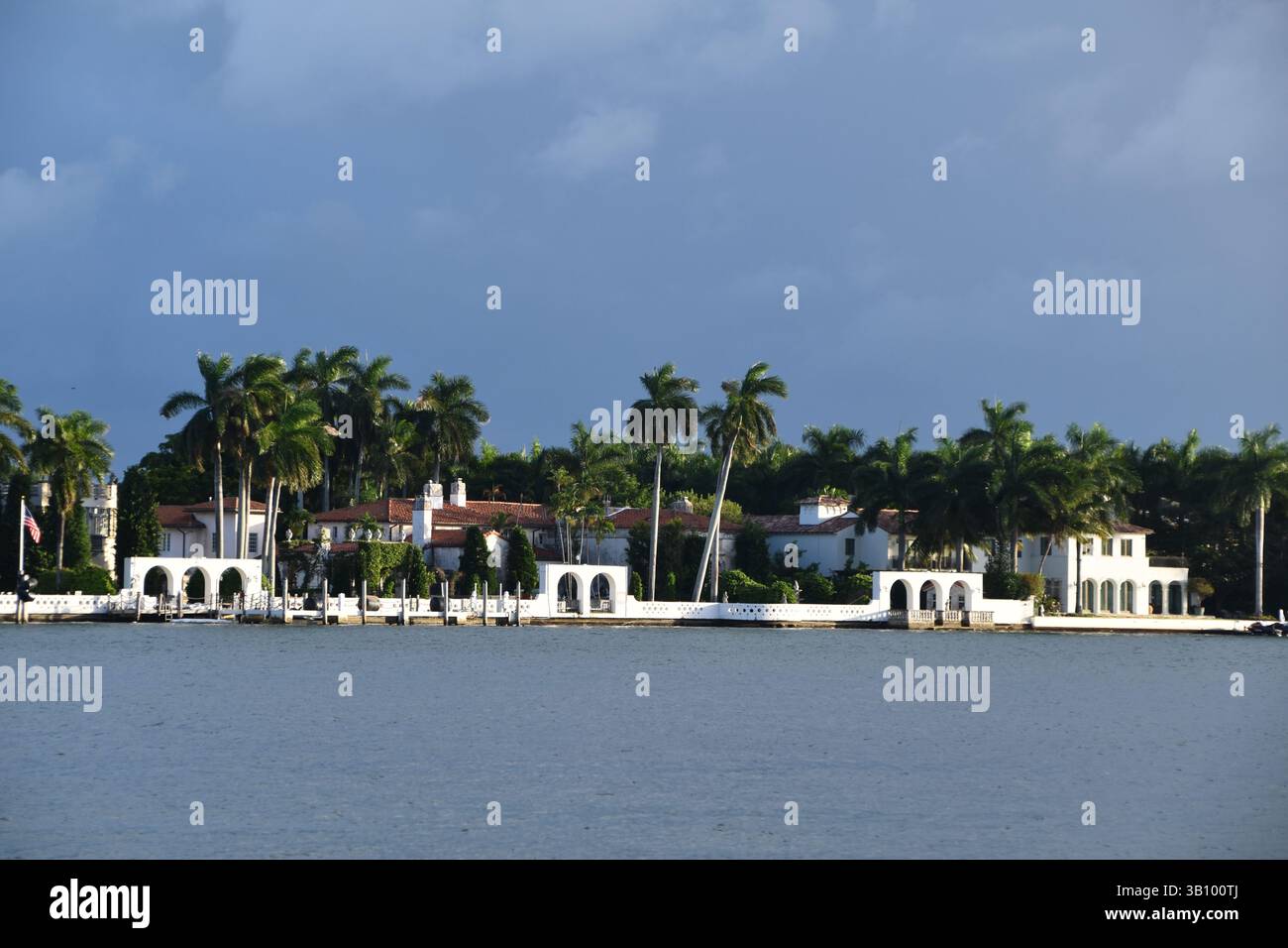 Luxury mansion on the shores of the Gulf of Mexico Stock Photo - Alamy