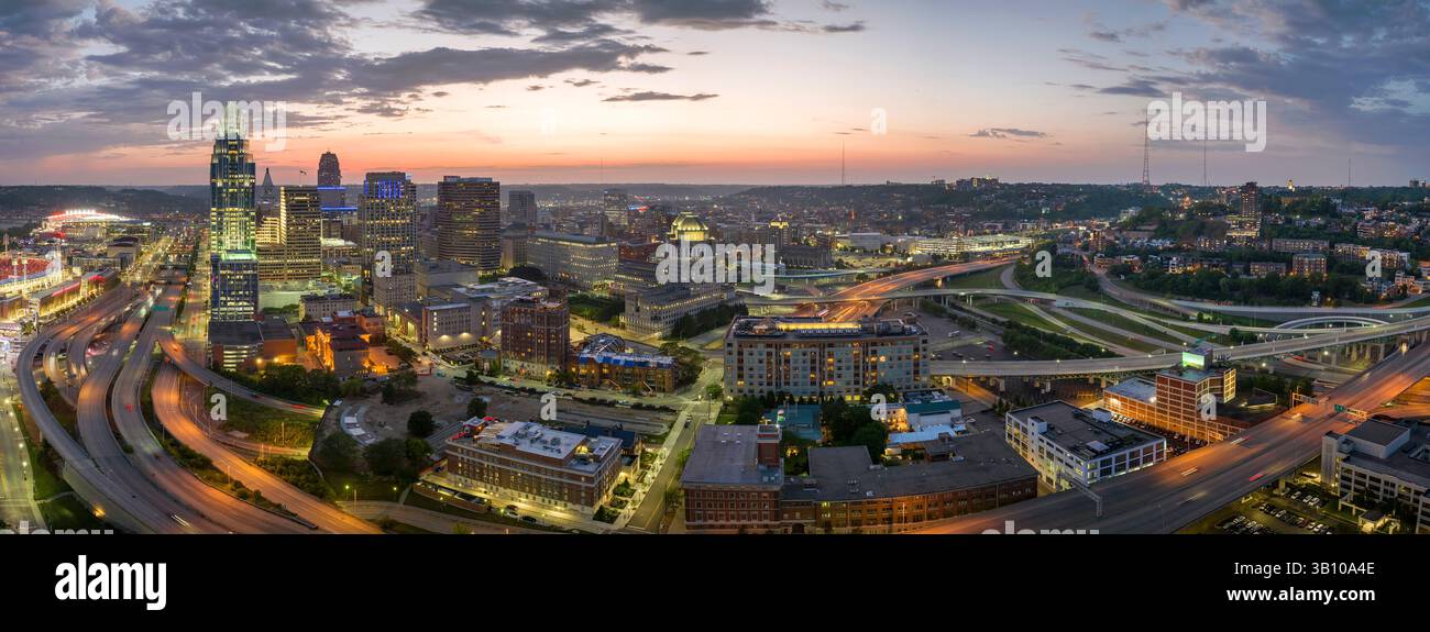 Aerial view of downtown district of Cincinnati city in Ohio, USA at ...