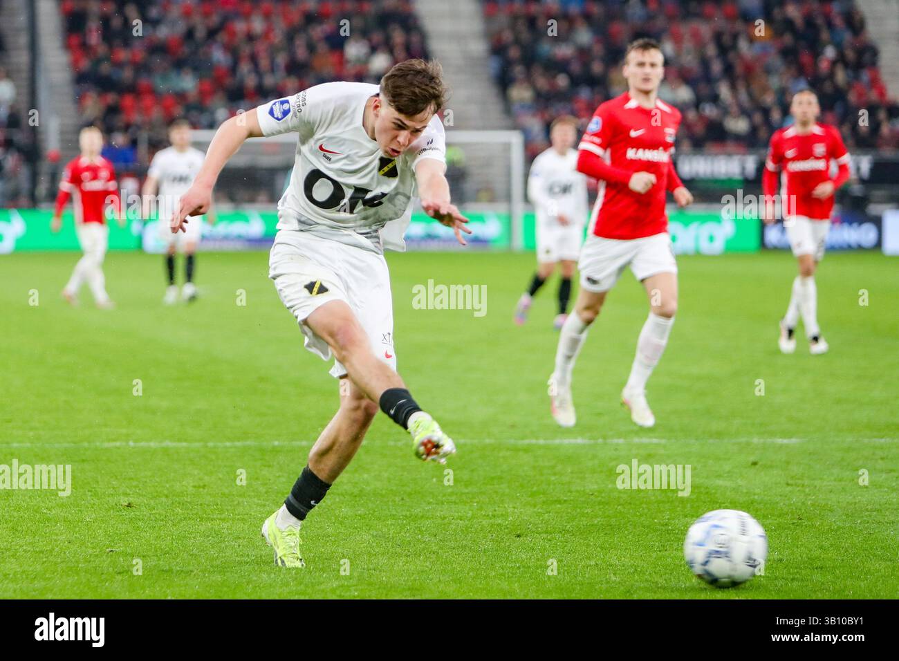 Alkmaar, Netherlands. 24th Apr, 2025. ALKMAAR - 24-04-2025, AFAS Stadium. Dutch Eredivisie ...