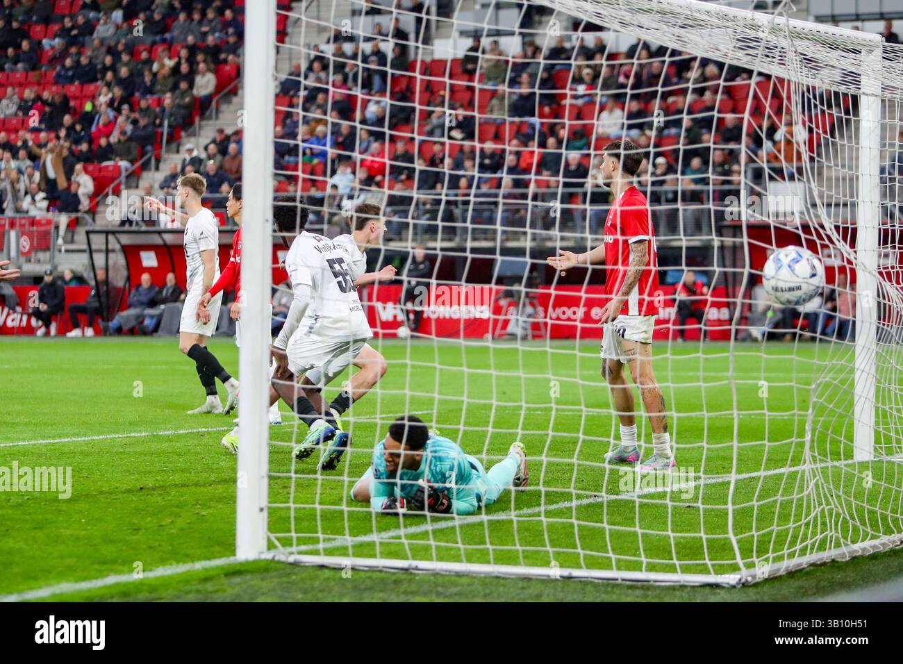 Alkmaar, Netherlands. 24th Apr, 2025. ALKMAAR - 24-04-2025, AFAS Stadium. Dutch Eredivisie ...