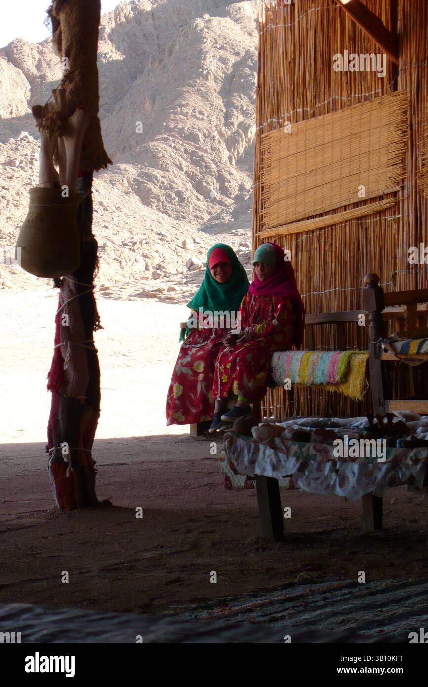 Sahara Desert, Egypt, Nomad bedouin life in Egyptian desert Stock Photo - Alamy