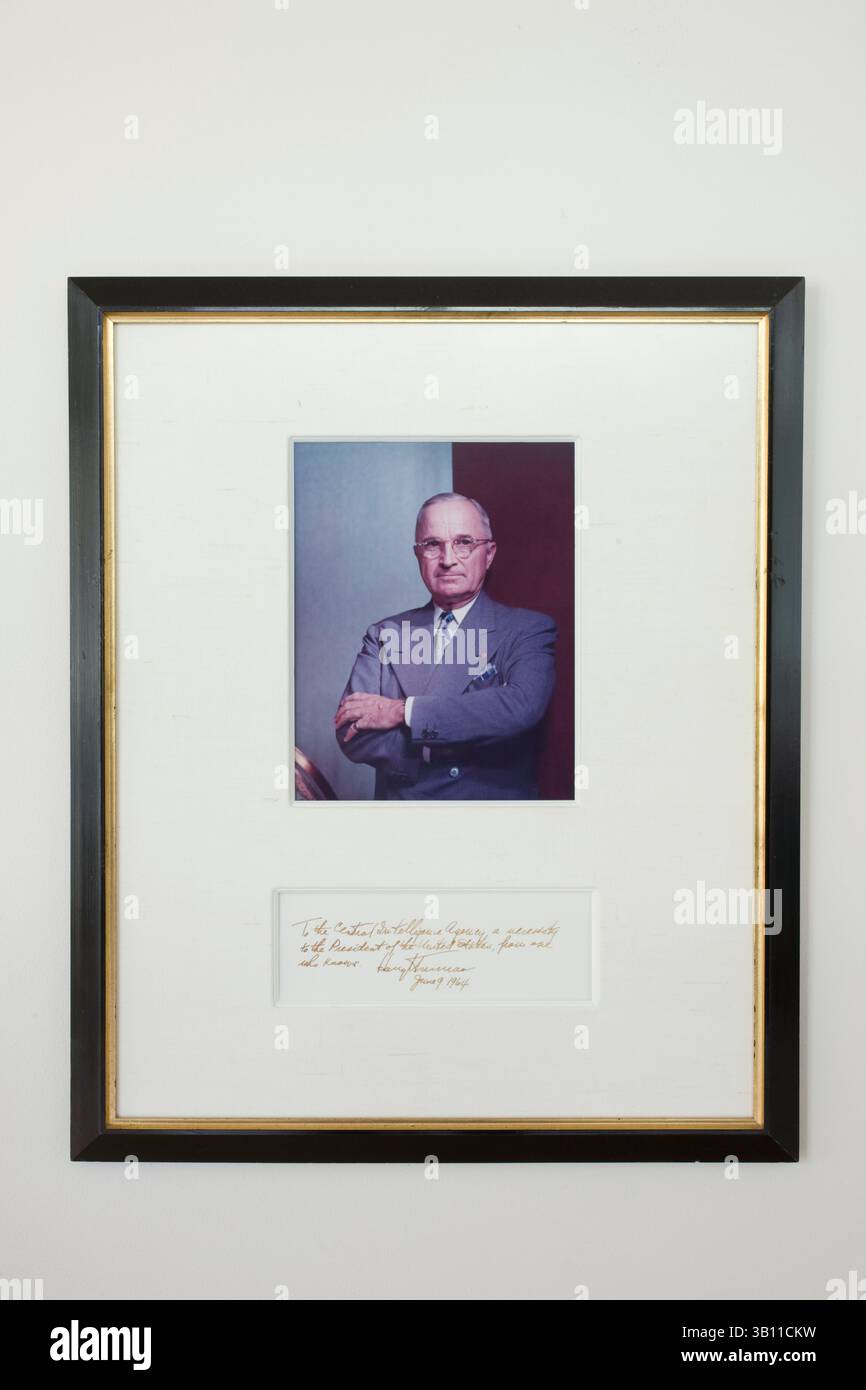 President harry truman displays hi-res stock photography and images - Alamy