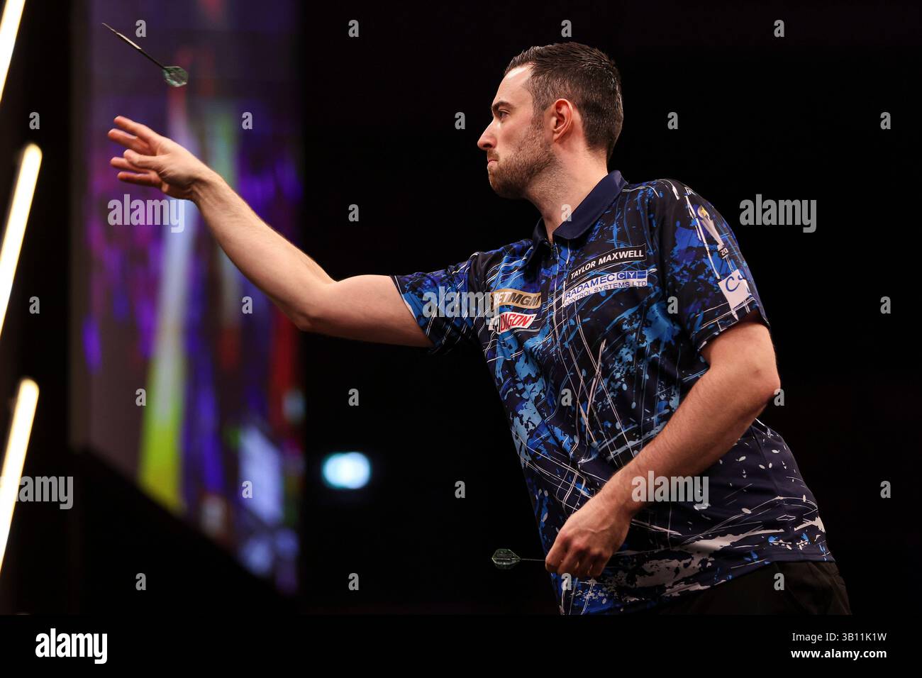 Liverpool, UK. 24th Apr, 2025. Luke Humphries throws in their match ...