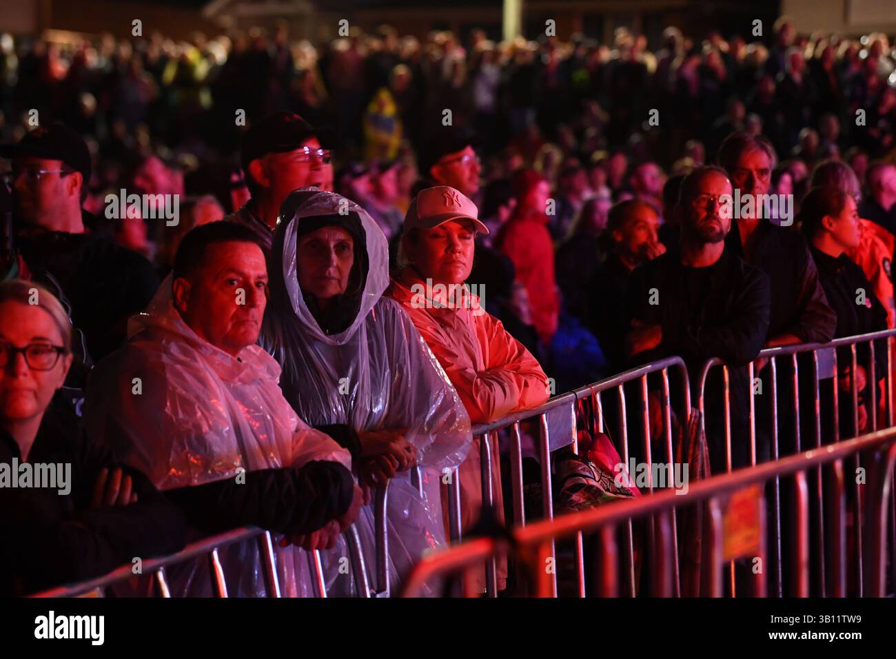 Gold Coast, Australia. 25th Apr, 2025. Attendees gather during Anzac ...