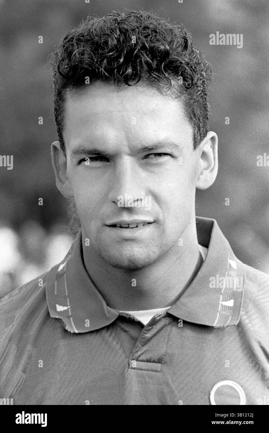 Italy 1994 world cup roberto baggio Black and White Stock Photos ...