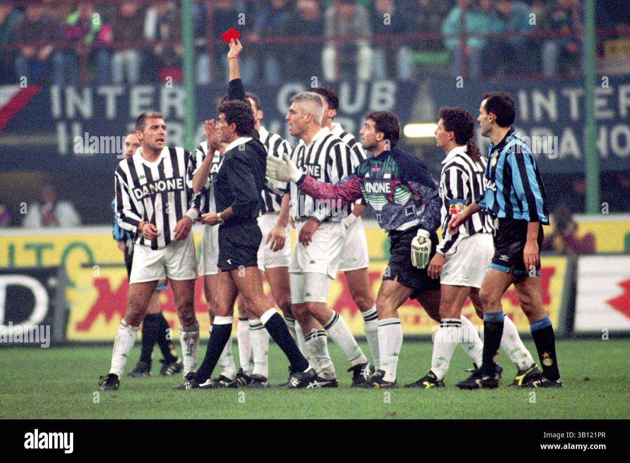 Referee graziano cesari hi-res stock photography and images - Alamy