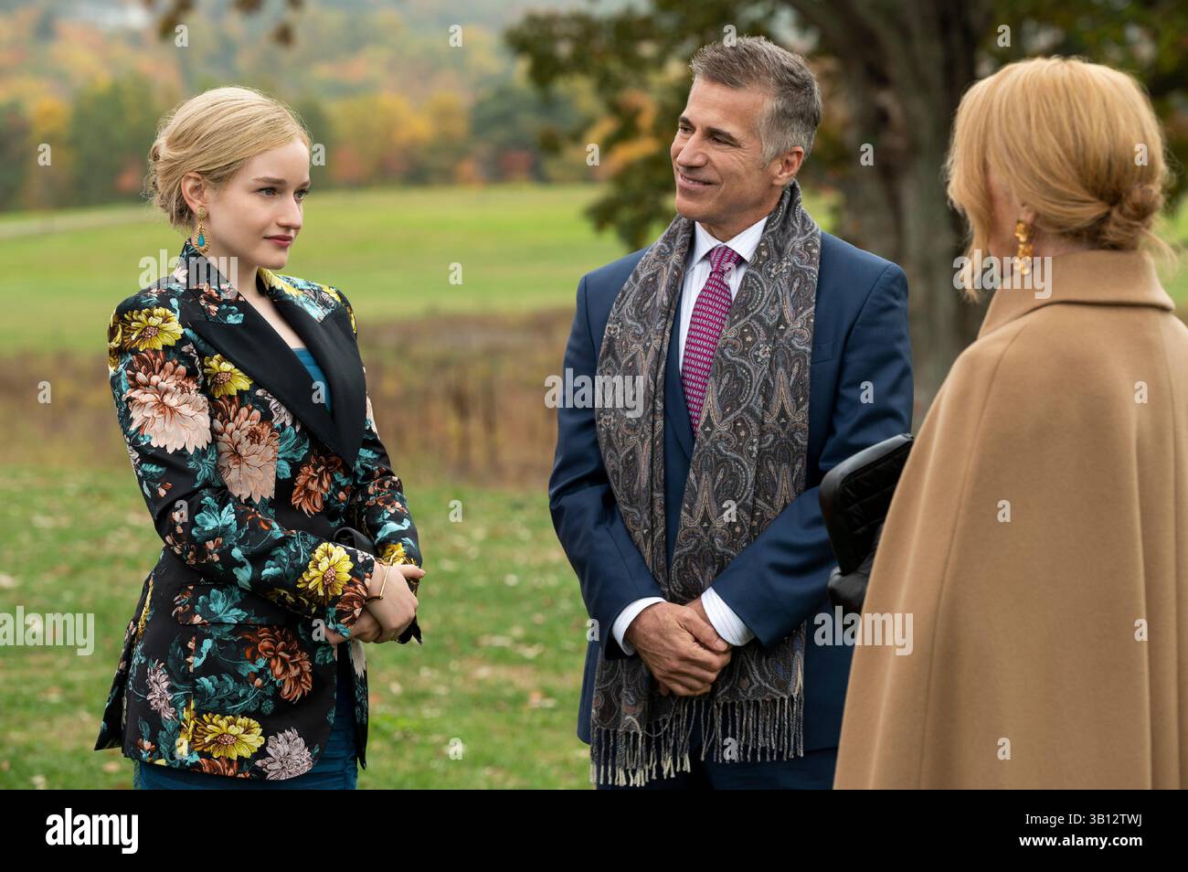 Julia Garner, Richie Herschenfeld , "Inventing Anna" (2022). Photo ...