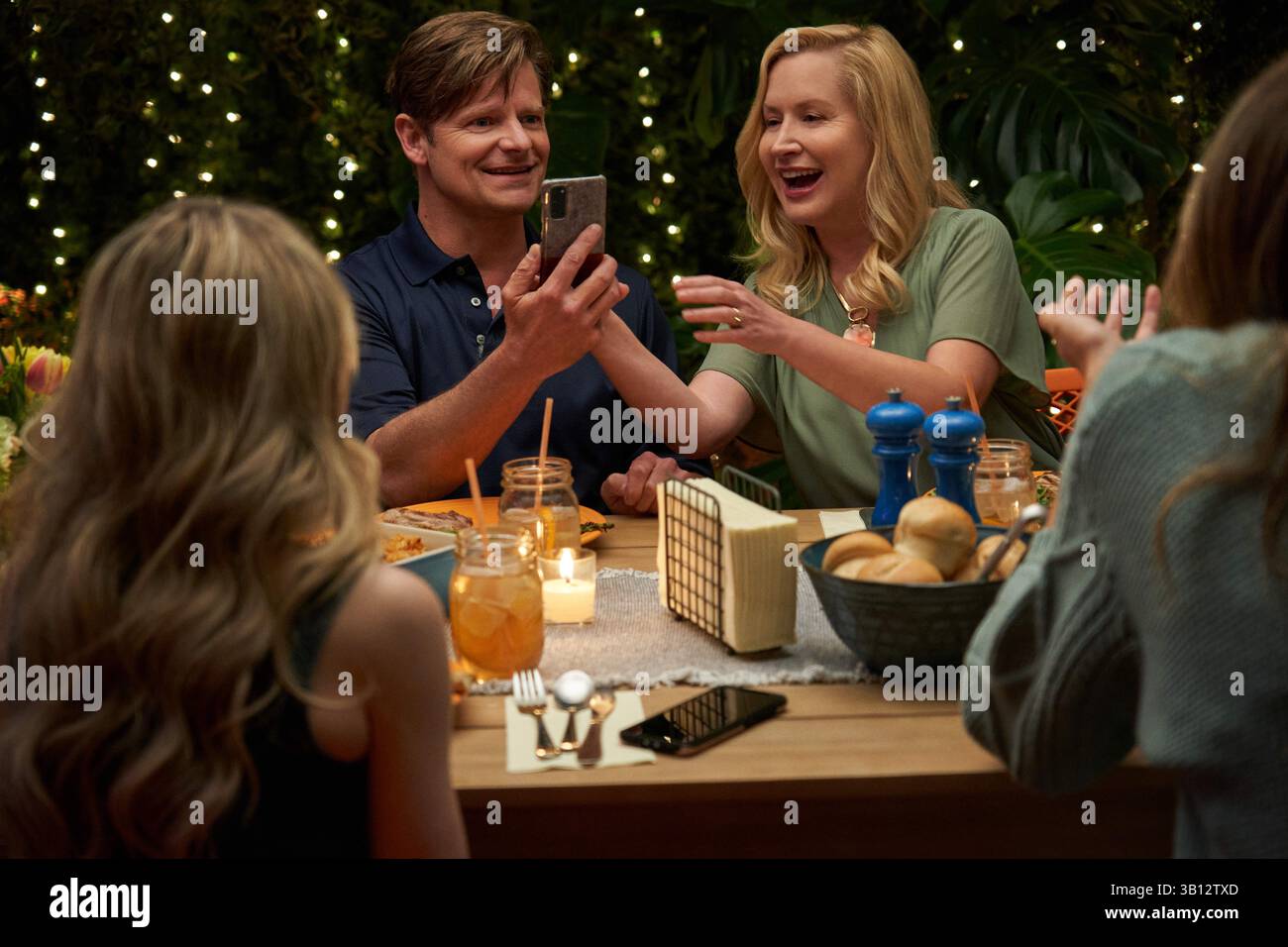 Sabrina Carpenter, Steve Zahn, Angela Kinsey, Ava Michelle, "Tall Girl ...