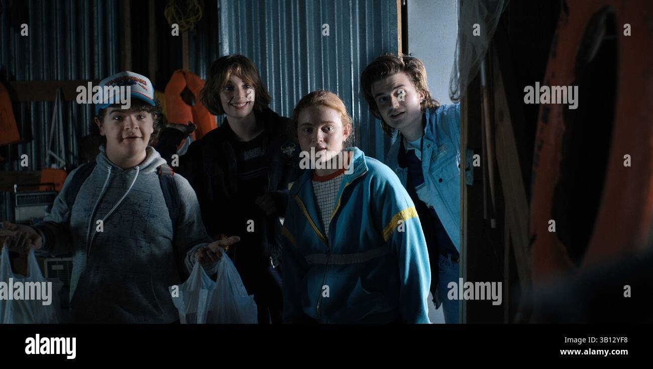 "Stranger Things" Season 4 (2022) (L to R) Gaten Matarazzo as Dustin ...
