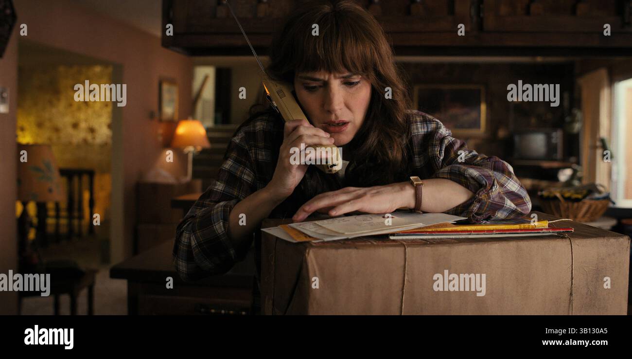 STRANGER THINGS Winona Ryder as Joyce Byers in "Stranger Things" Season ...