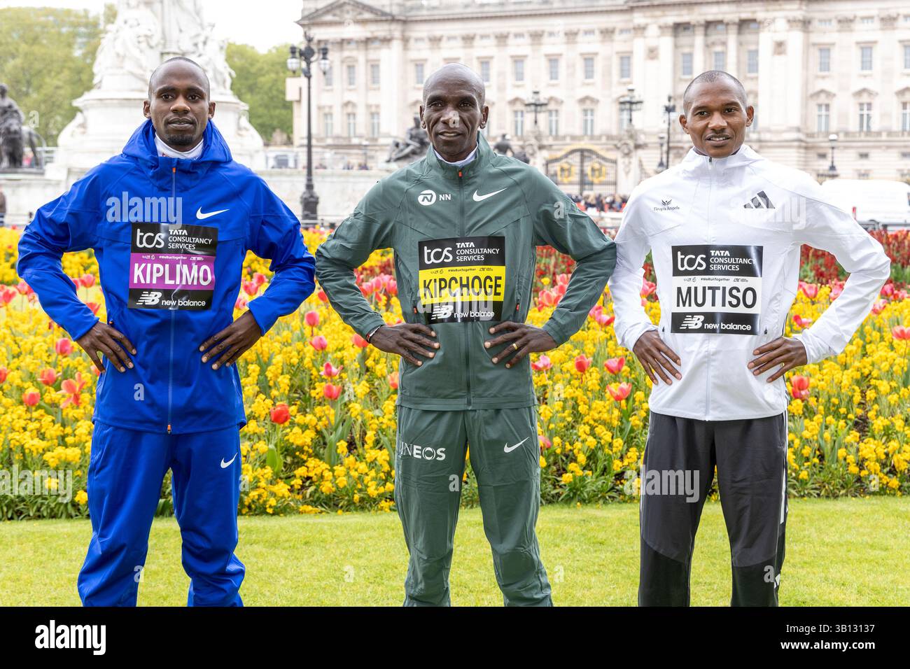 London, UK. 24th Apr, 2025. Elite Men Marathon runners, Jacob Kiplimo ...