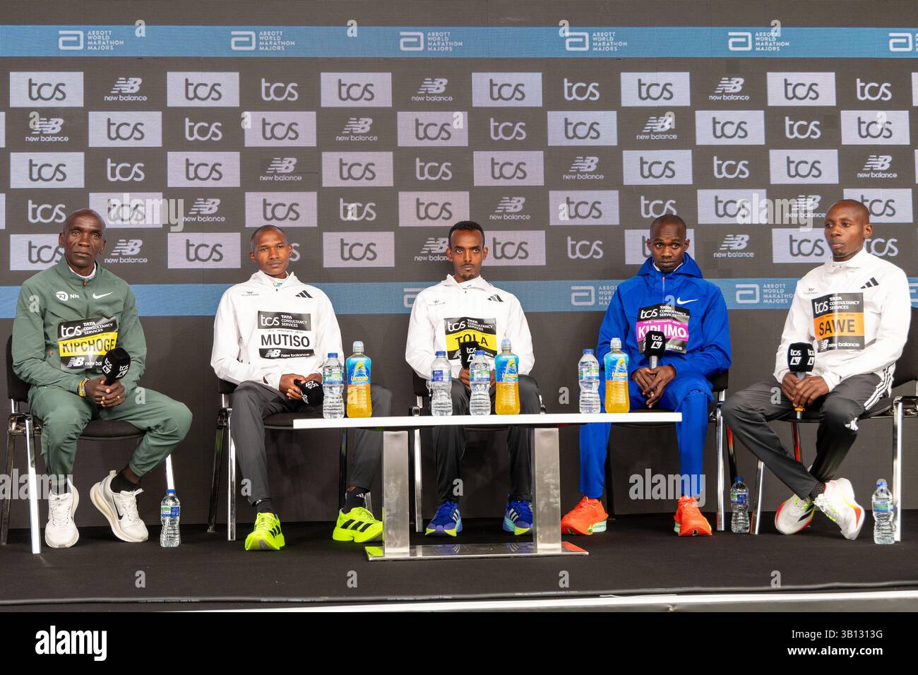 London, UK. 24th Apr, 2025. Elite Men Marathon runners, Eliud Kipchoge ...