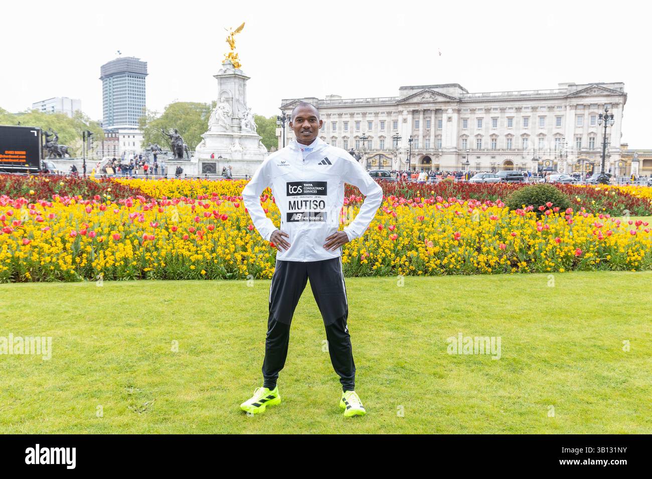 London, UK. 24th Apr, 2025. Elite Men Marathon runner, Alexander Mutiso ...