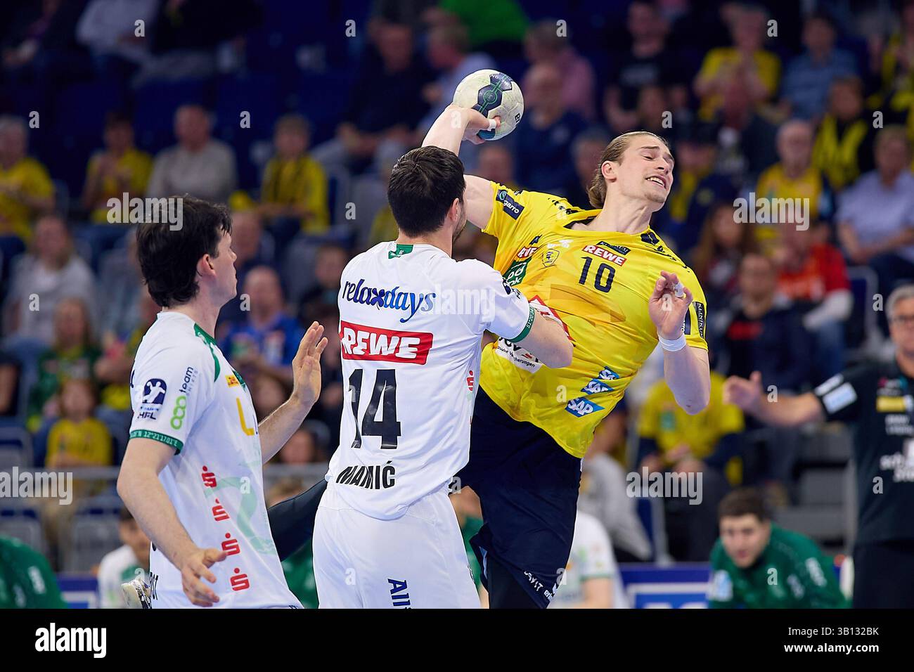 Mannheim, Deutschland. 24th Apr, 2025. Juri Knorr (Rhein-Neckar Loewen ...