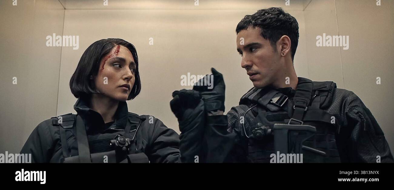 (L-R) Golshifteh Farahani as Nik Khan and Adam Bessa as Yaz in ...