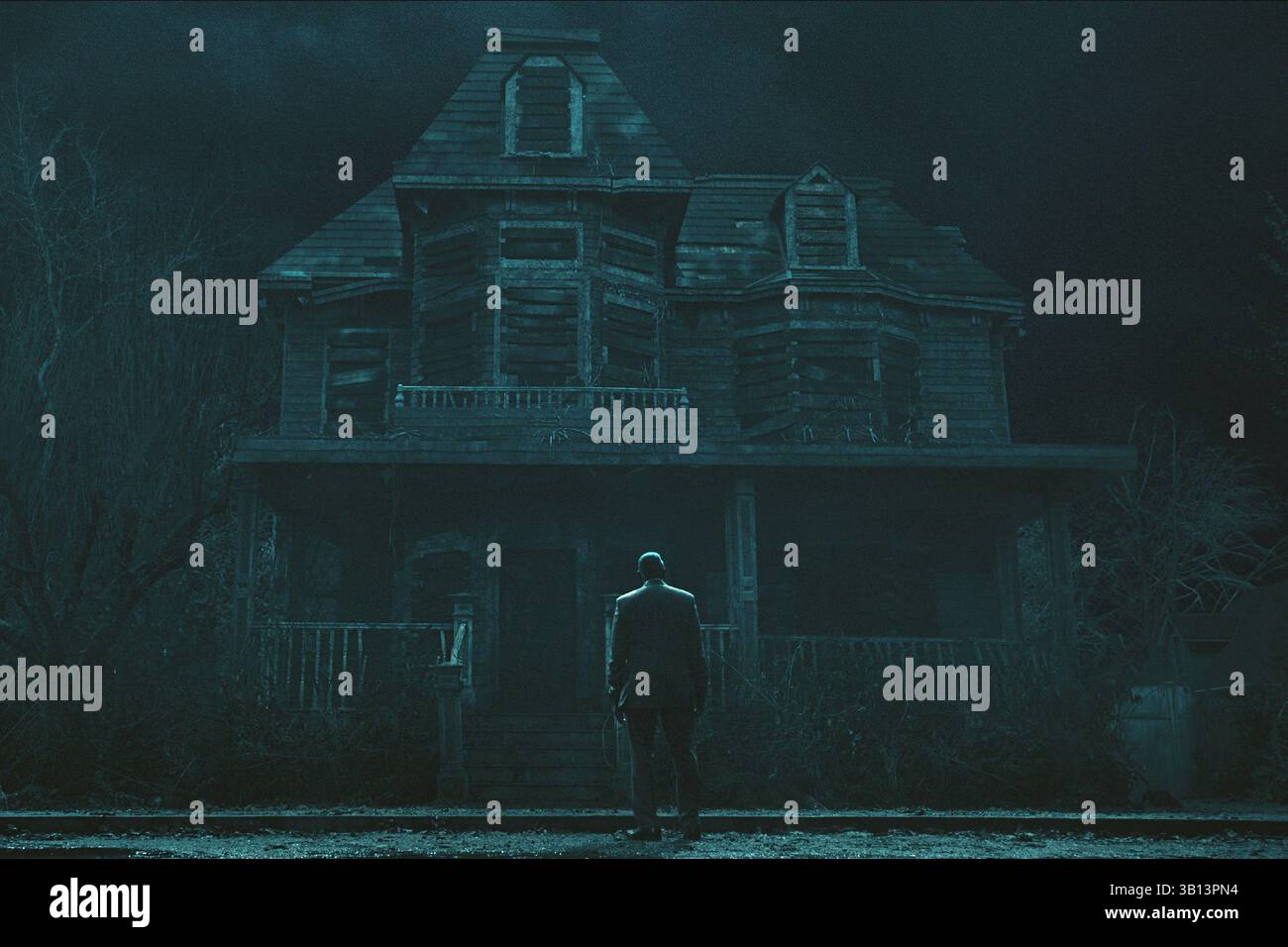 "The Fall of the House of Usher" (2023). Carl Lumbly as C. Auguste ...