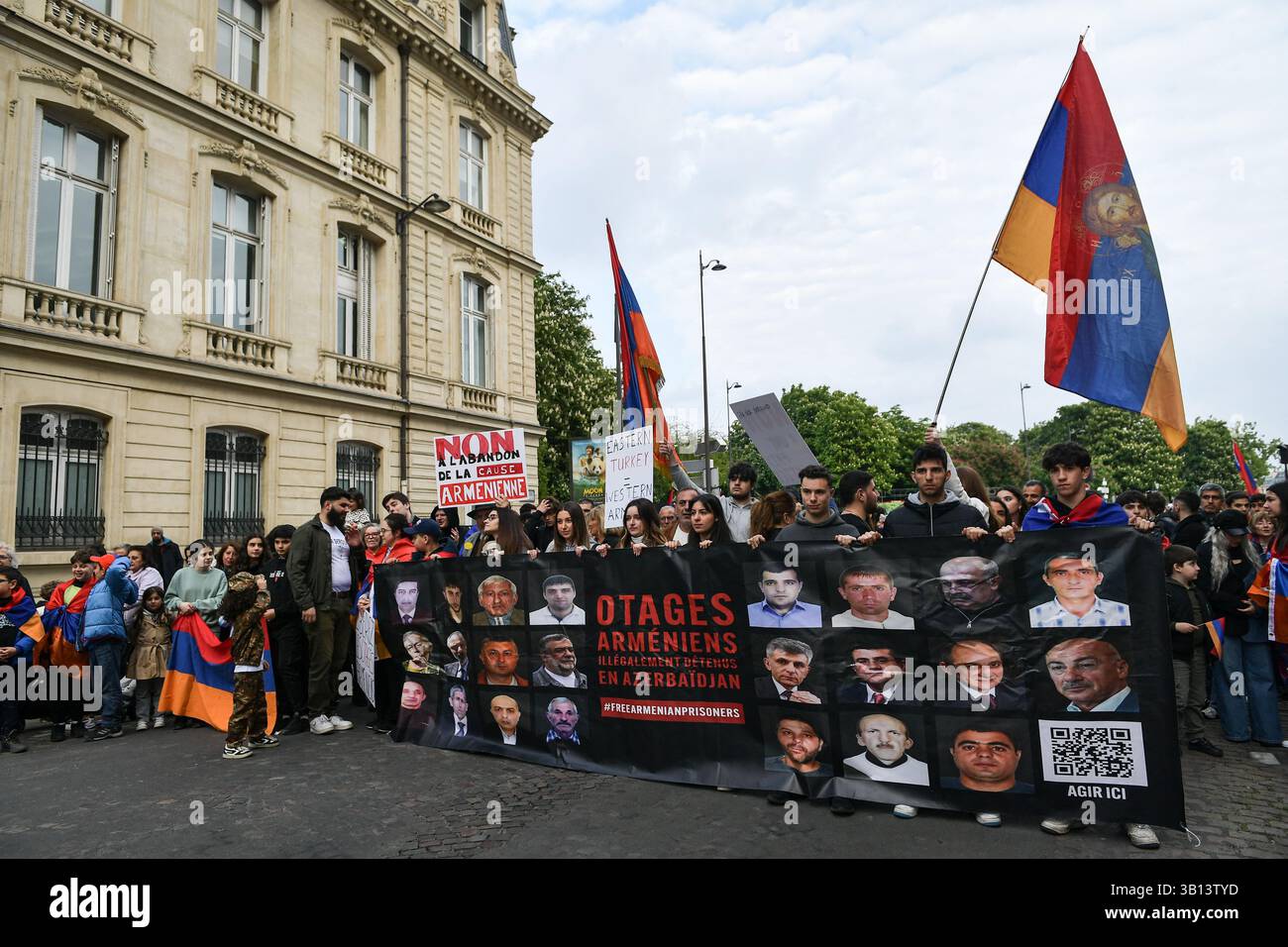 Paris, France. 24th Apr, 2025. Participants demonstrate during the ...
